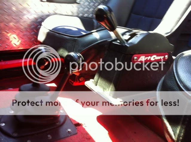 Column shifter vs. Floor shifter. What's the benefit? | Pirate 4x4